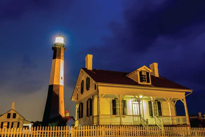 7 Most Haunted Lighthouses in the United States | Boatsetter