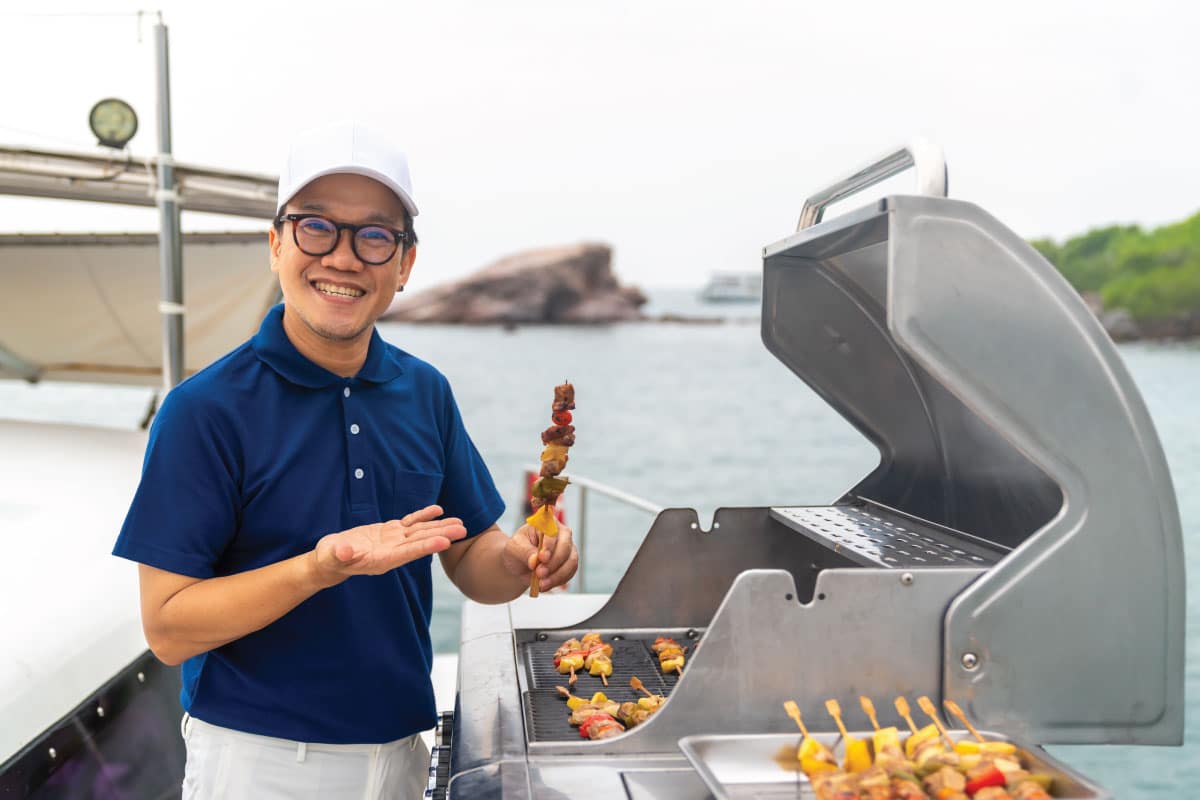 9 Tips for Cooking on a Boat | Boatsetter